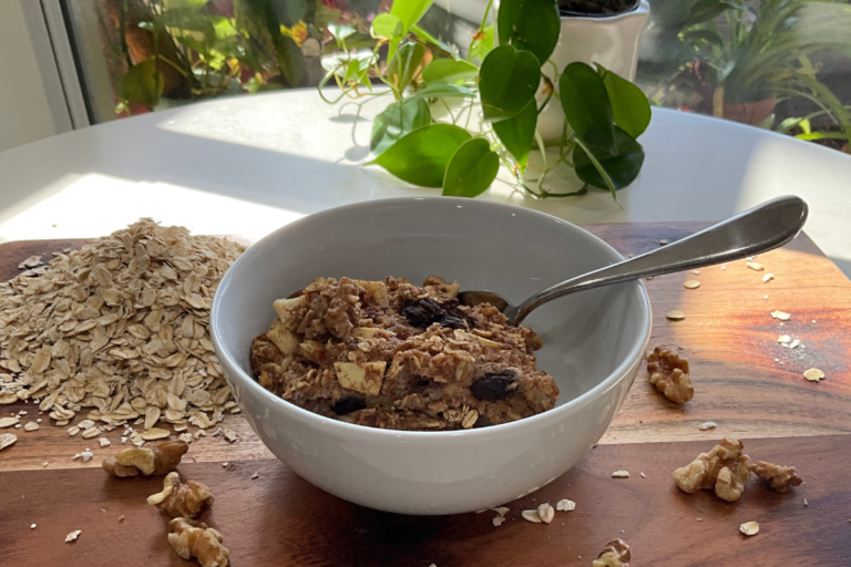 Oatmeal Bake with Cinnamon- Walnut-Apple
